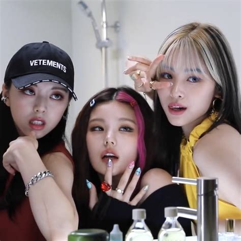 Pin By Raaiisaa On Itzy Itzy Kpop Girl Groups Kpop Girls