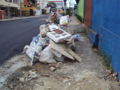 G1 Montanha De Lixo Acaba Atrapalhando O Movimento Em São Vicente Sp