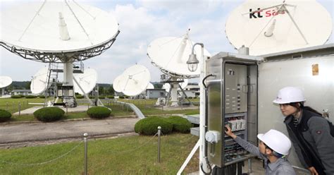 대형 위성안테나 40개 수십개 선박위치 손금보듯