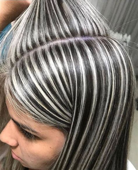7 Ideas De Cabello Con Rayitos Cabello Con Rayitos Cabello Oscuro