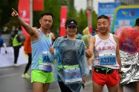 你奔跑 我护航 致敬：每一位努力向前的你！澎湃号·政务澎湃新闻 The Paper