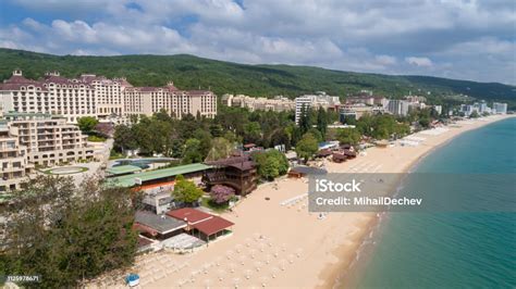 해변 및 황금 모래 골든 Piasaci 호텔의 공중 전망 바르나 불가리아 근처 인기 피서지 바르나에 대한 스톡 사진 및 기타