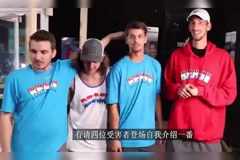 一群熊孩子闲来无事，挑战“旋转门转圈”游戏，谁能坚持到最后？挑战旋转门游戏
