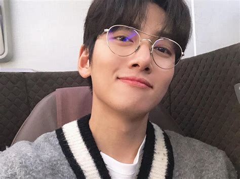 Bật mí những cách selfie đẹp dành cho nam Công Nghệ TiVi Mới