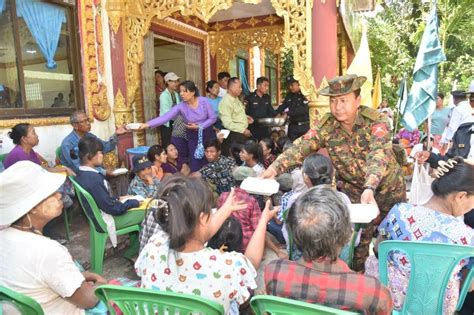 တပ်မတော်မြစ်တွင်းသွားဆေးရုံရေယာဉ် ရွှေပုဇွန် နှင့် မြစ်ရေယာဉ် စကု တို့သည် ကျိုက်လတ်မြို့နယ်၊ သပ