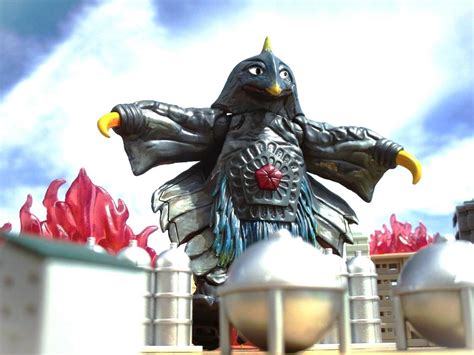 「なかなかキュートな見た目してるじゃねえか」byリュウ（『ウルトラマンメビウス』より） 超動α ウルトラマン アルバム 迫力の写真を