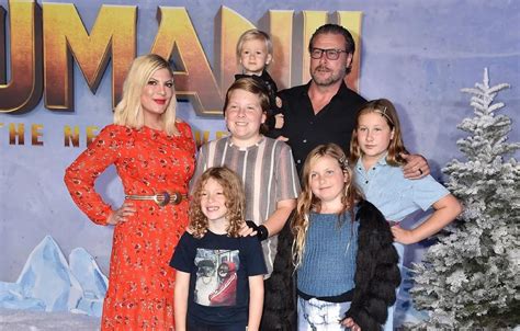 Tori Spellings Inner Circle Worried About ‘90210 Star Fear Her