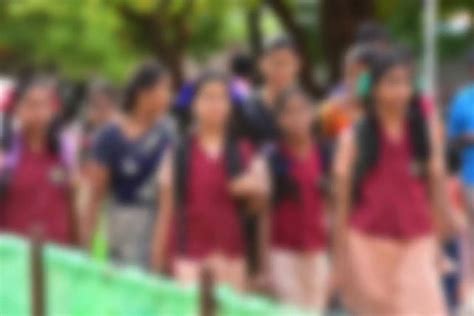 மாணவிகளுடன் சுற்றுலா தனி அறையில் அத்துமீறல் கெமிஸ்ட்ரி ஆசிரியரின்