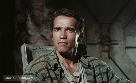 Total Recall Publicity Still Of Arnold Schwarzenegger