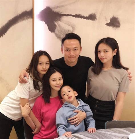 徐若瑄繼女兒長大顏值爆表！ 電眼甜笑網暈「我掉進愛情懸崖」 Ettoday星光雲 Ettoday新聞雲