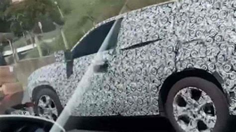 Jeep Avenger é flagrado em testes no Brasil assista