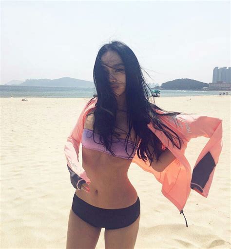 더쿠 모델 쇼니 인스타 사진들 약간 후방주의 필요할지도