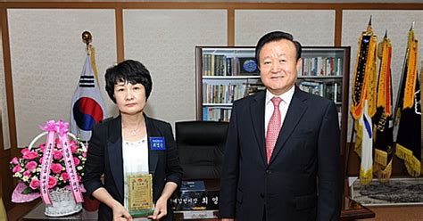 최영순 김천송화라이온스회장 1일 명예시장 체험