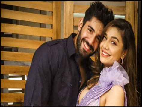 Divya Agarwal Revealed Reason Of Breaking Up With Varun Sood Said She