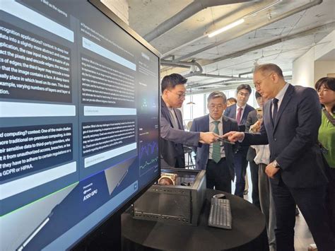 Linkedin Sunghyun Park 페이지 박상욱 과학기술수석님과 이창윤 과기정통부 차관님께서 리벨리온 오피스를 방문해