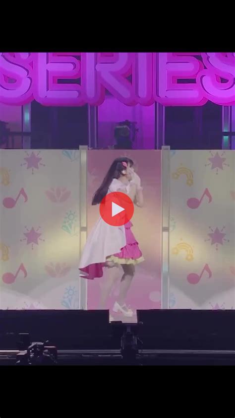 일본에서 대히트친걸 넘어 이젠 한국 아이돌아이브도 따라하는 인싸밈 오덕양성소 에펨코리아