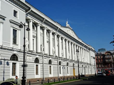 Российская национальная библиотека в Санкт-Петербурге (Россия) с фото и ...