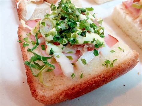 ハム・白菜芯・ツナ・葱のミニトースト レシピ・作り方 By ぷ〜みぃまま♪｜楽天レシピ