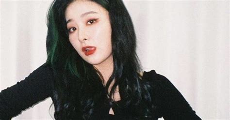 레드벨벳 슬기 한 줌 허리 드러낸 근황 군살 없이 매끈