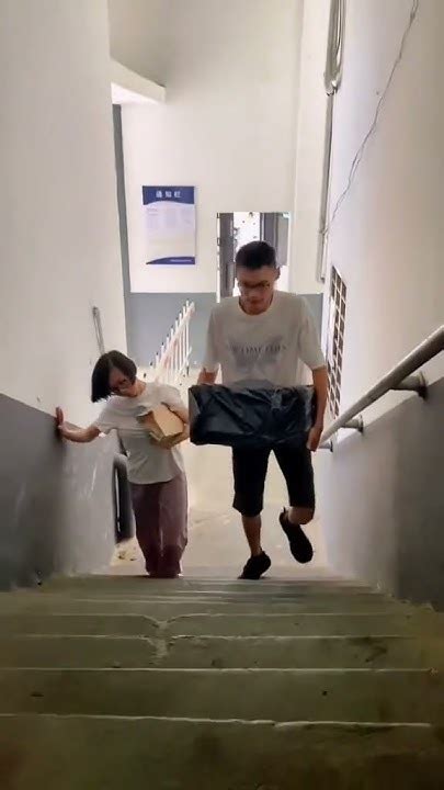 我知道認真生活的人，都是百般滋味。也知道成年人的世界，會在瞬間崩潰。而我不管每天要撒多少汗水，幸得有一個關愛我的先生身殘志堅生活不會辜負每