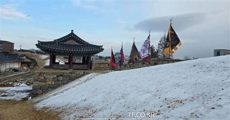 당진시 면천읍성 성벽 깃발 설치 완료