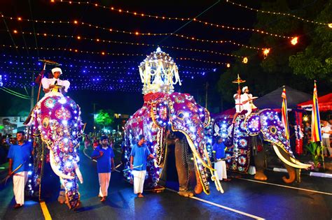 සදහම් අසපුව නුවරඑළිය “මහණෙනි මම දෙදෙනකුට ප්‍ර‍ත්‍යුපකාර කිරීම පහසු යයි නො වදාරමි කවර