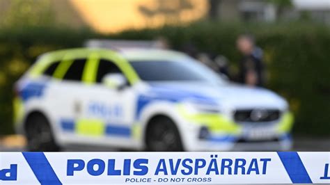 Man i 65 årsåldern hittad död i en å