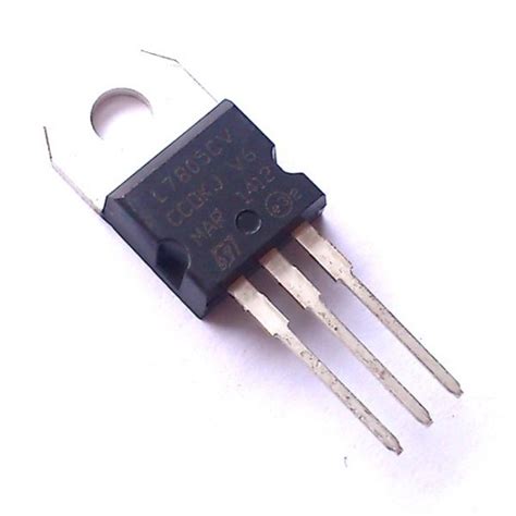 L7805CV (5В 1.5А)