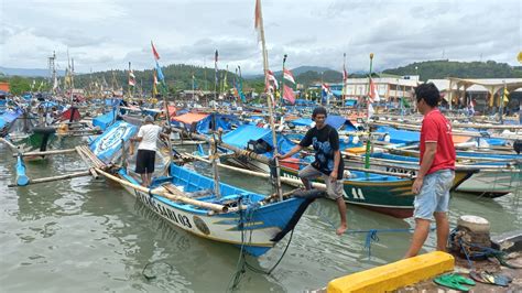 Cerita Nelayan Palabuhanratu Sukabumi Parkirkan Perahu Akibat Cuaca