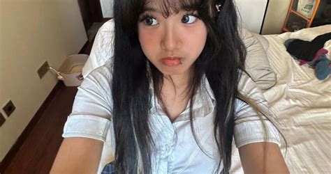 賈靜雯19歲愛女「上圍撐開扣子」！ 梧桐妹短裙配黑絲好養眼 Goyi520 Fun01 創作分享