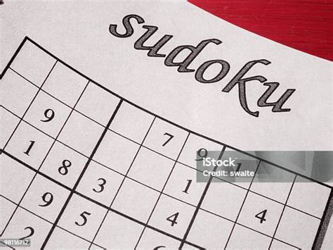 Gambar Closeup Permainan Sudoku Di Atas Kertas Belum Terisi Foto Stok