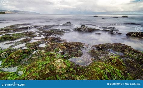 Rainbow Ove Beach At Laniakea On North Shore Of Oahu Stock Photo