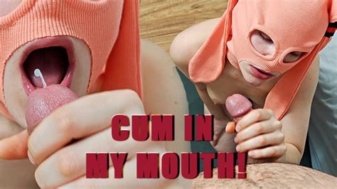 Она любит сосать хуй до горячей спермы