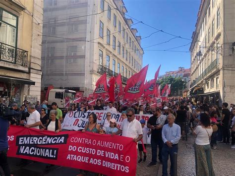Centenas De Pessoas Manifestam Se Em Lisboa Contra Aumento Do Custo De