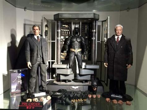 Hot Toys The Dark Knight Batman Armory With Bruce Wayne And Alfred