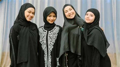 Dikabarkan Muncul Video Syur Baru, Intip 7 Potret Rebecca Klopper Berhijab Saat Datang ke Pengajian