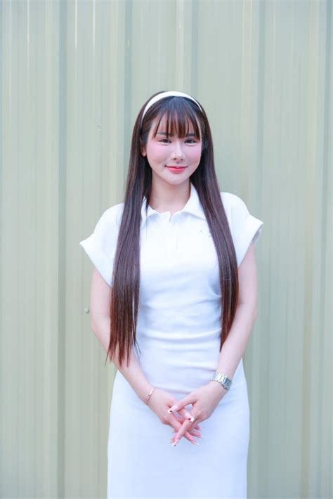 เกลิน ธัญรดี ชวนแก๊งค์เพื่อนๆ ทำดีแจกข้าวกล่อง น้ำดื่ม และขนมที่ตรอกสาเก