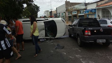 Acidente Na Zona Leste Deixa Feridos E Dois São Presos Geral