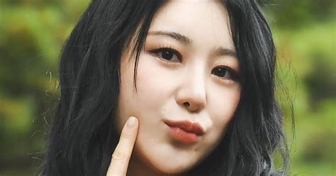 이채연 예쁨만으로도 충분한 포즈 포토엔hd