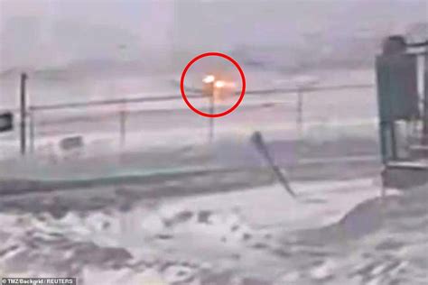 Shocking Image Shows Fireball Explode As Delta Plane Crash Lands Daily Mail Online