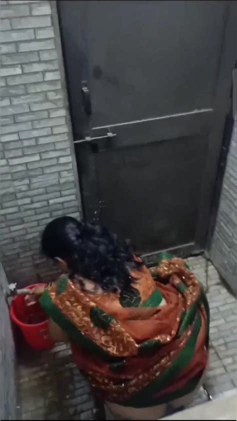 Indian Saree Aunty Toilet Pissing 20