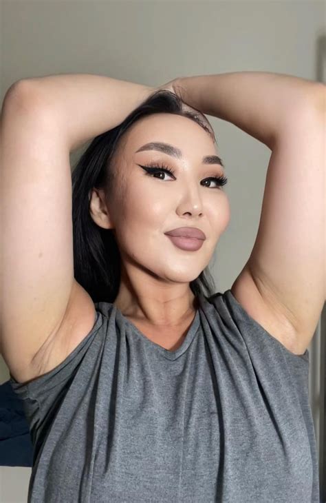 Do you prefer a bit sweaty or fresh armpits? : r/ArmpitMix