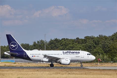 프랑크푸르트 공항 프라포트 루프트한자의 에어버스 A319114 이륙 Airbus에 대한 스톡 사진 및 기타 이미지