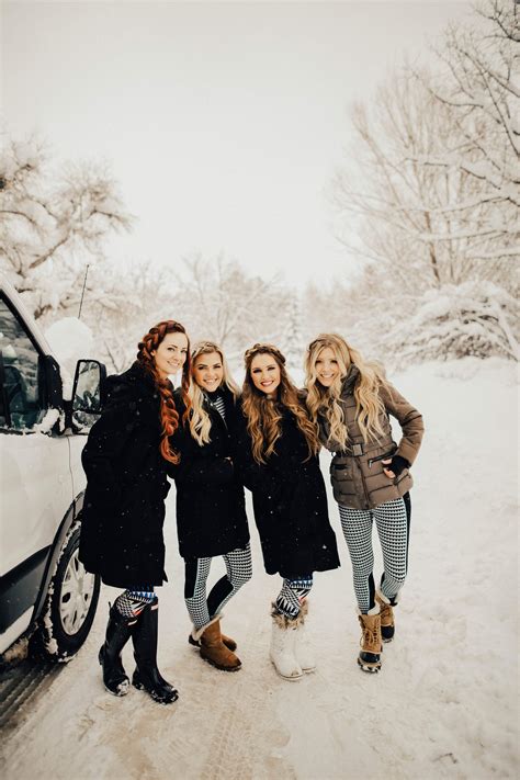 4 Hot Milfs Scrolller