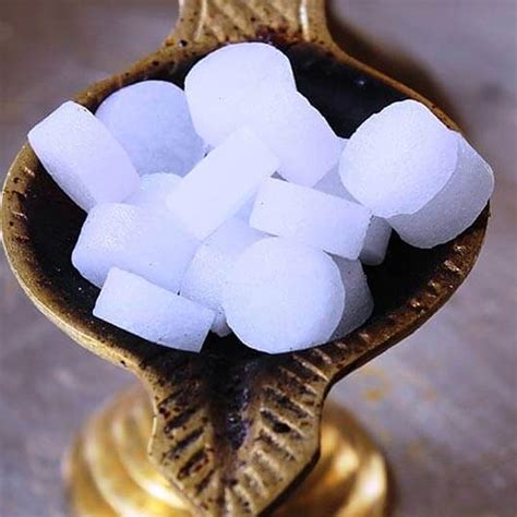 Camphor Remedies सावन सोमवार के दिन करें कपूर के ये उपाय नौकरी में