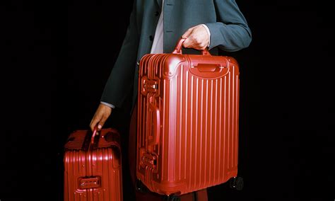 RIMOWA 为旗下经典铝制行李箱推出两款新配色 NOWRE现客