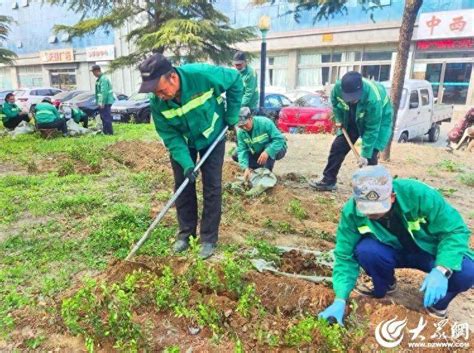 潍坊青州：清明假期我在岗 园林环卫工人守一线进行绿化养护