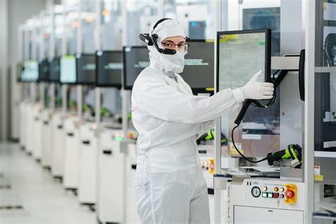 Transformer Based Approaches To Large Scale Knowledge Retrieval