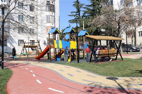 ისნის ისნის რაიონის გამგეობამ ვაზისუბანში ოთხი მცირე ზომის სკვერი მოაწყო 2100 კვ მ ფართობზე