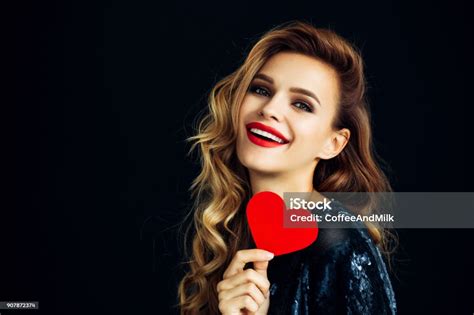 빛망울 Bokeh 쥠 인공 심장 20 24세에 대한 스톡 사진 및 기타 이미지 20 24세 검은색 공휴일 Istock